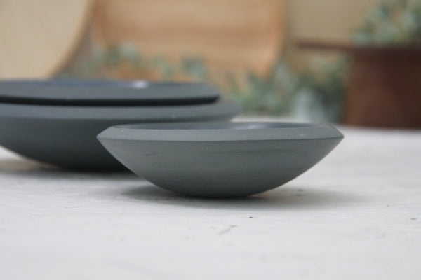 Serving set- Ceramic dishes in nordic blue-gray – ONE and MANY